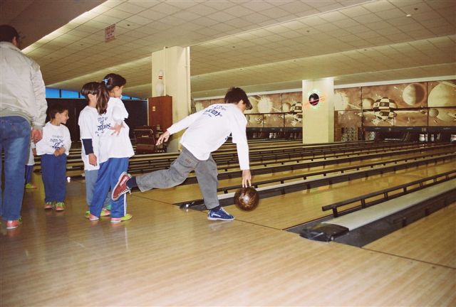 Bowling Fun Day in RishonLezion for LatetTikva kids - Latet Tikva